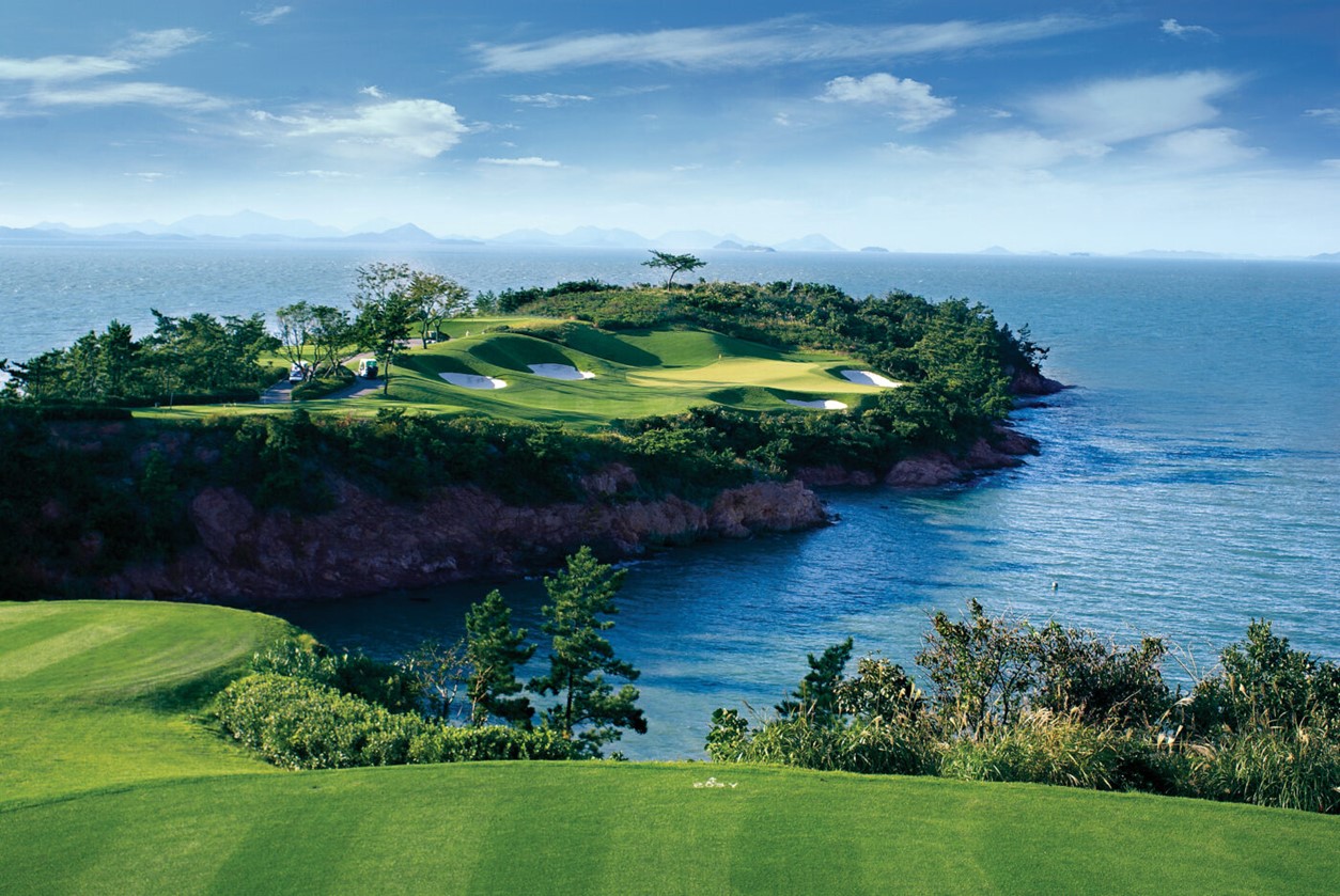 Know and capitalize on the wind when rounding the field! | Kim Caddie ...